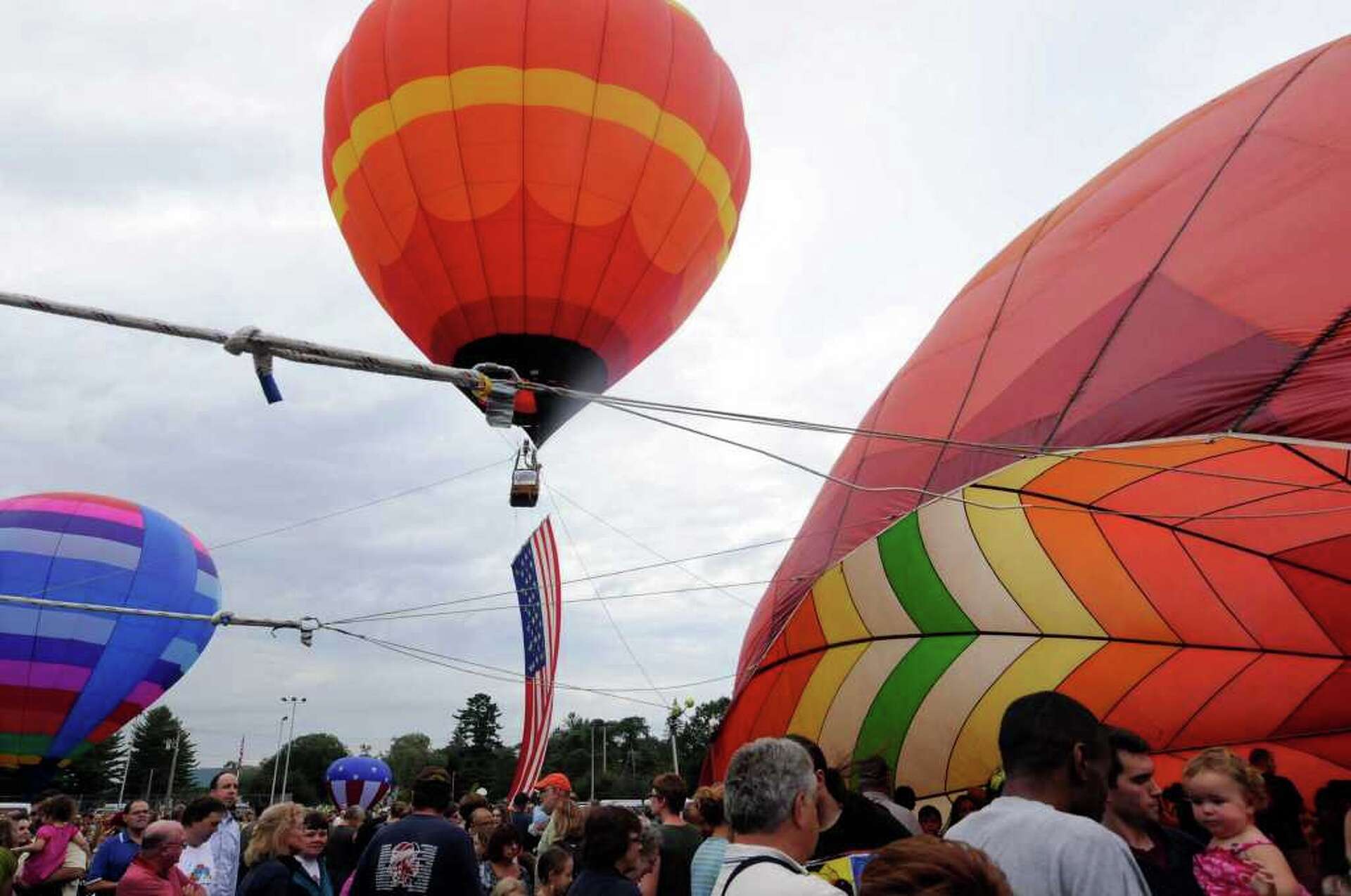 Photos: Balloon festival begins