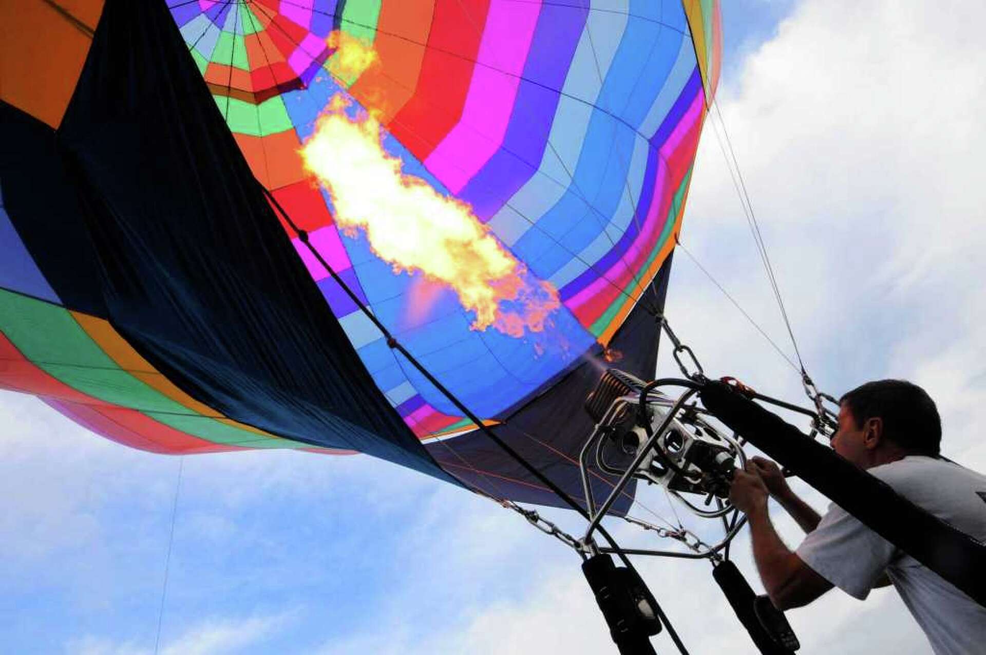 Photos: Balloon festival begins