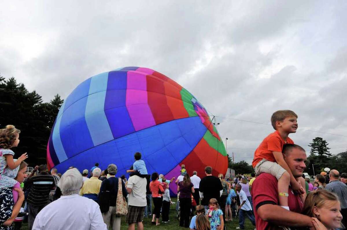 Photos: Balloon festival begins
