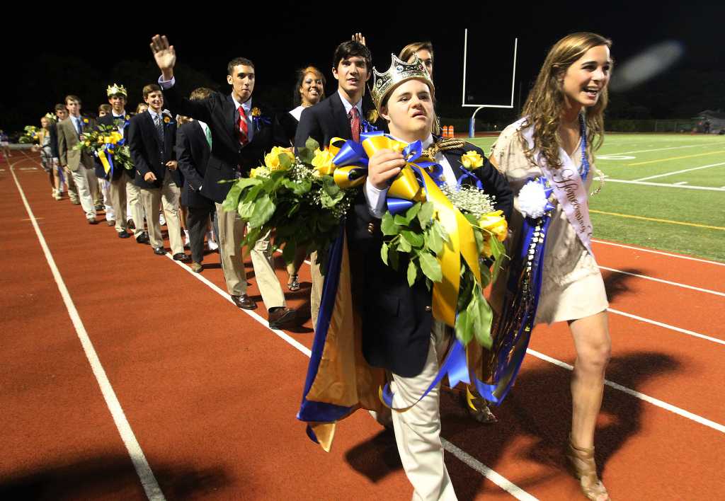 This homecoming king shows real nobility