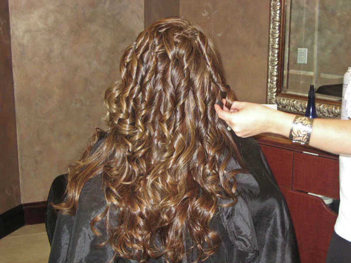 ONLINE EXCLUSIVE: Cover Model Behind the Scenes