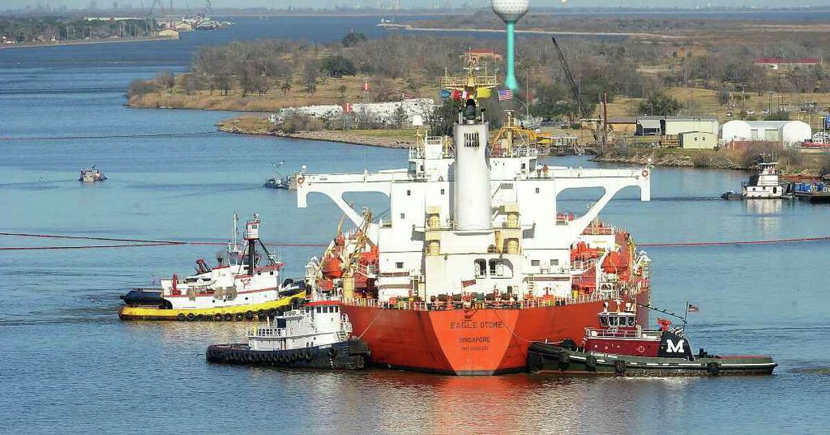 Eagle Otome crash, oil spill