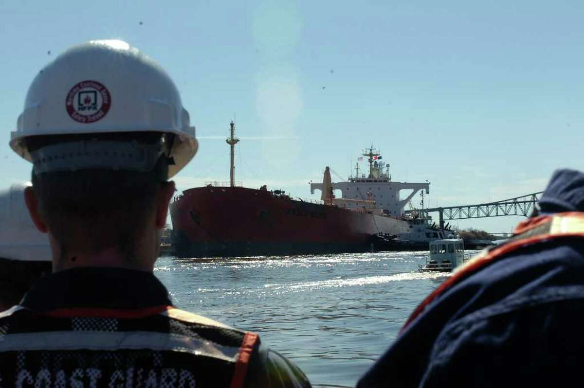 Eagle Otome crash, oil spill