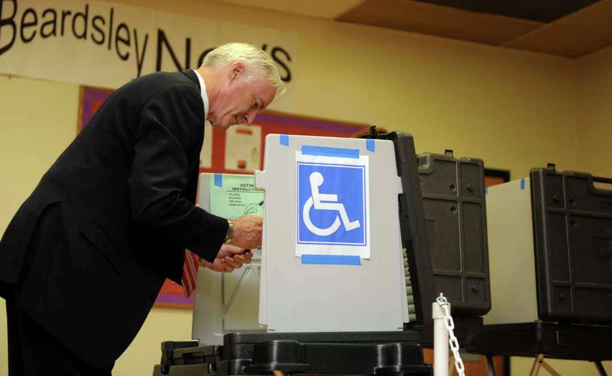 Bill Finch beats Mary-Jane Foster in Bridgeport Democratic mayoral primary