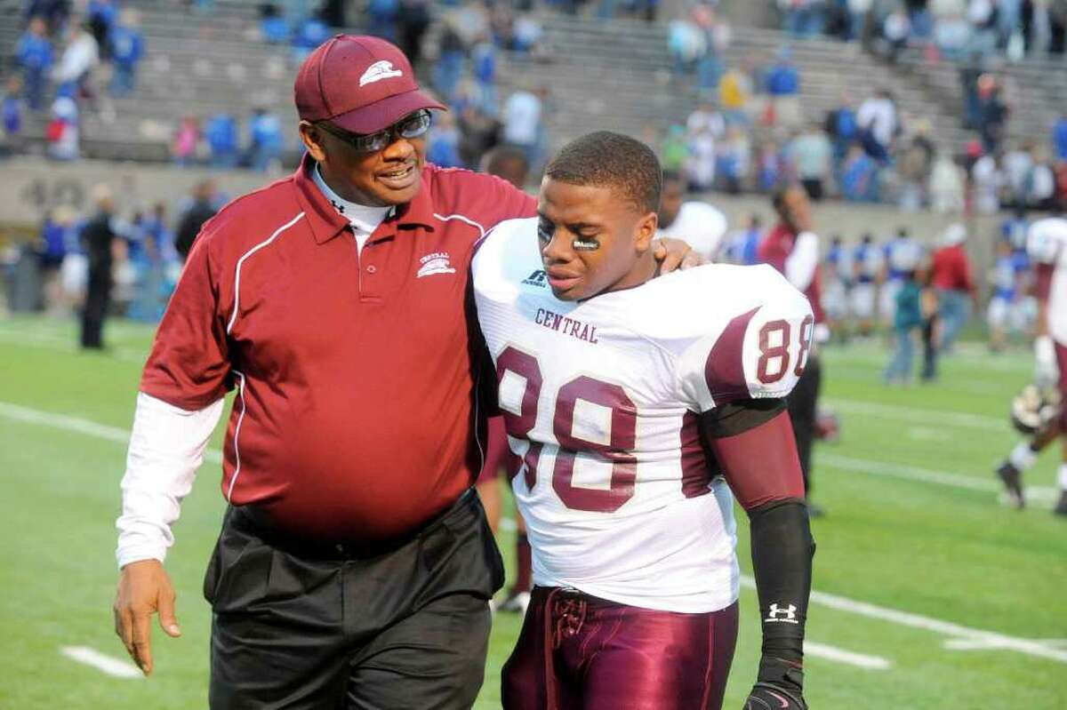 Washington to return as Central's football coach