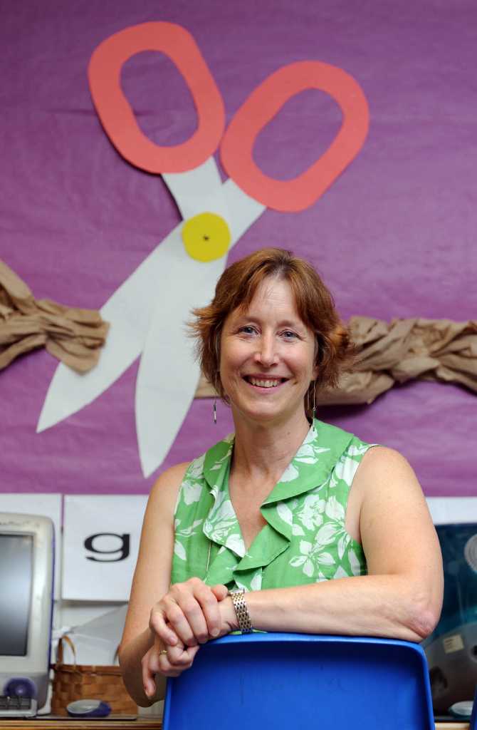 Teacher goes to great lengths to encourage reading