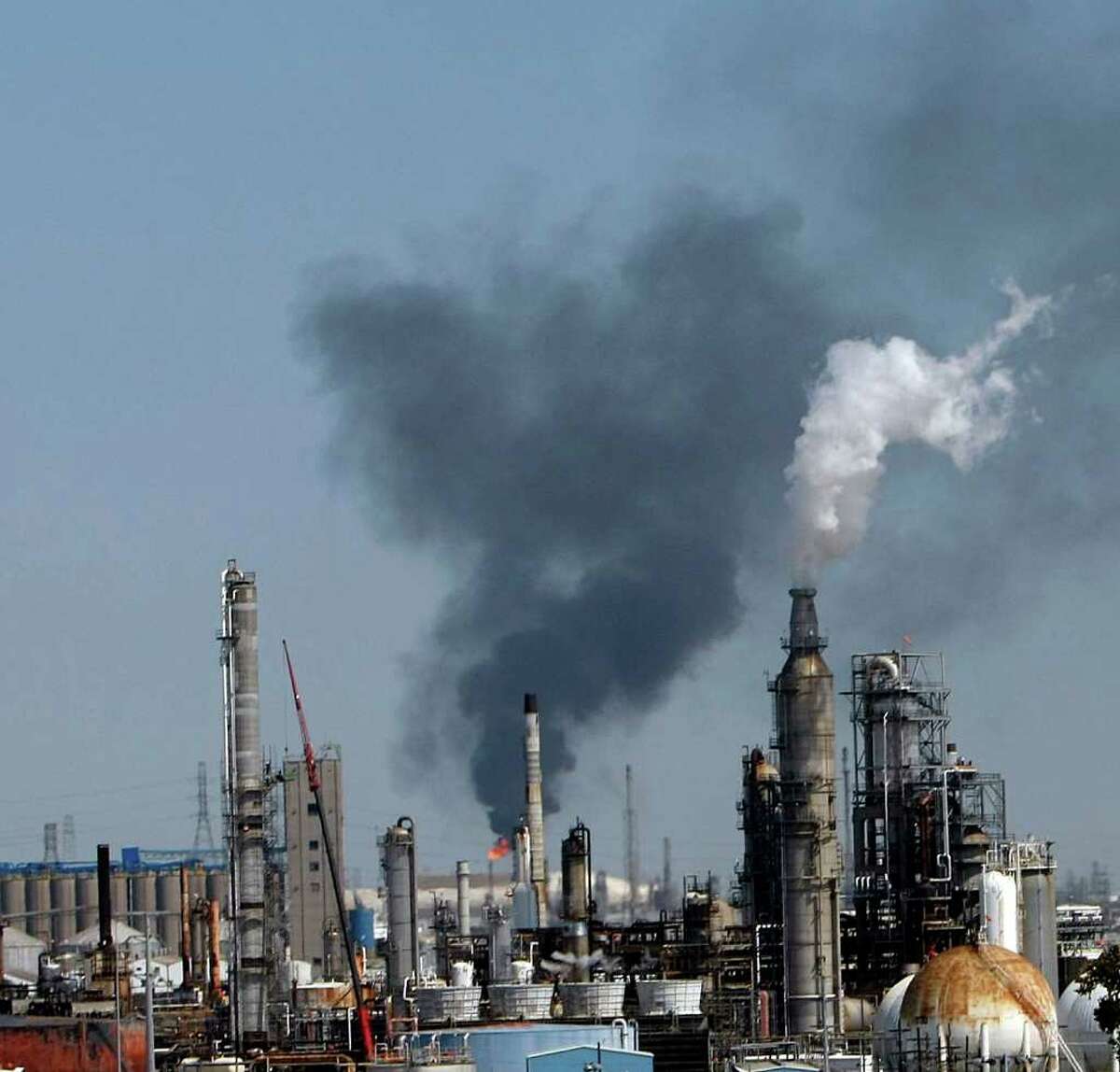 Fire at Pasadena refinery contained