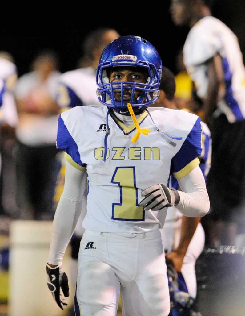 Ozen passing game leads Panthers to victory over LC-M