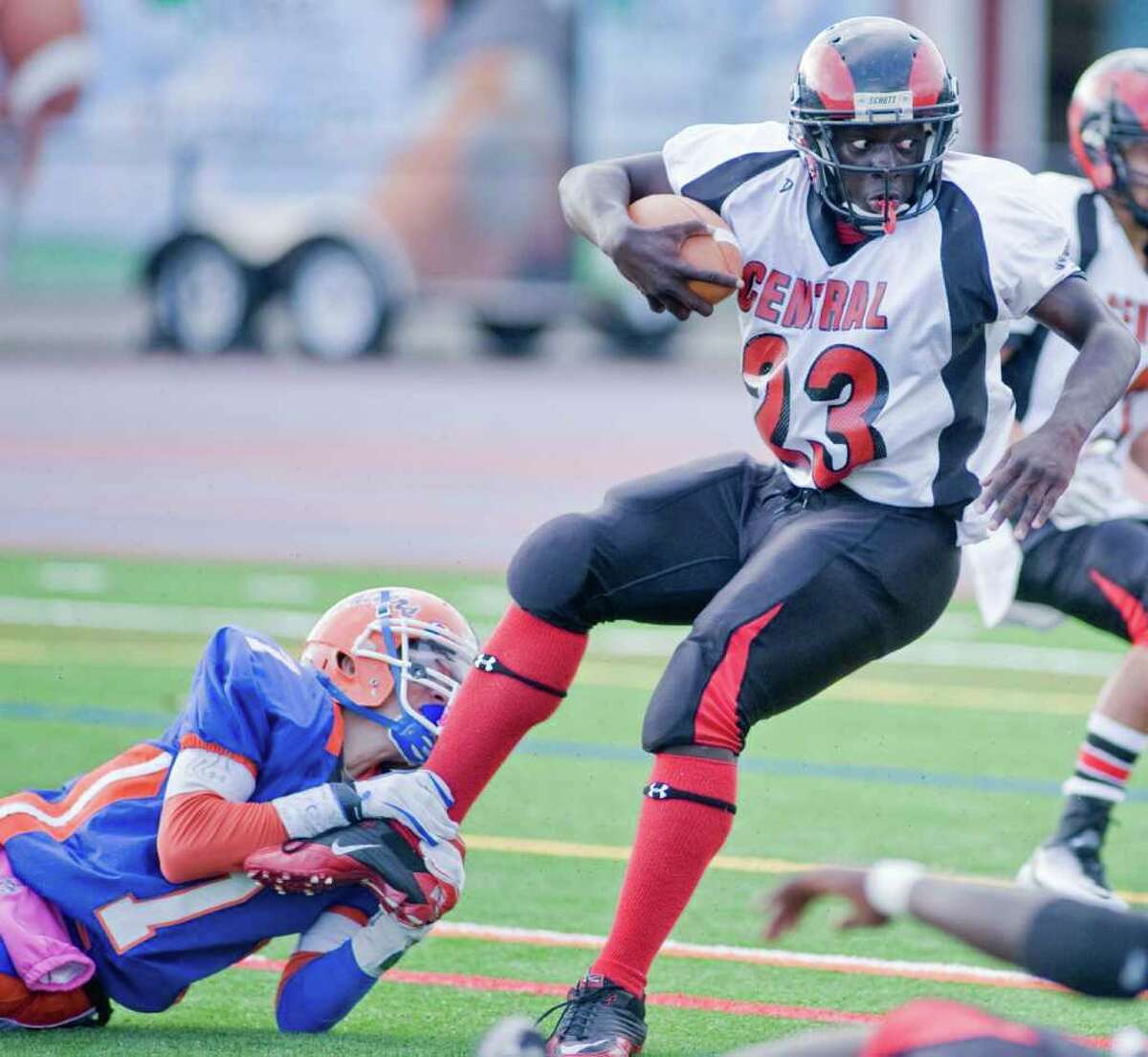 Hatters run wild: Harrington's four touchdowns lead Danbury over ...