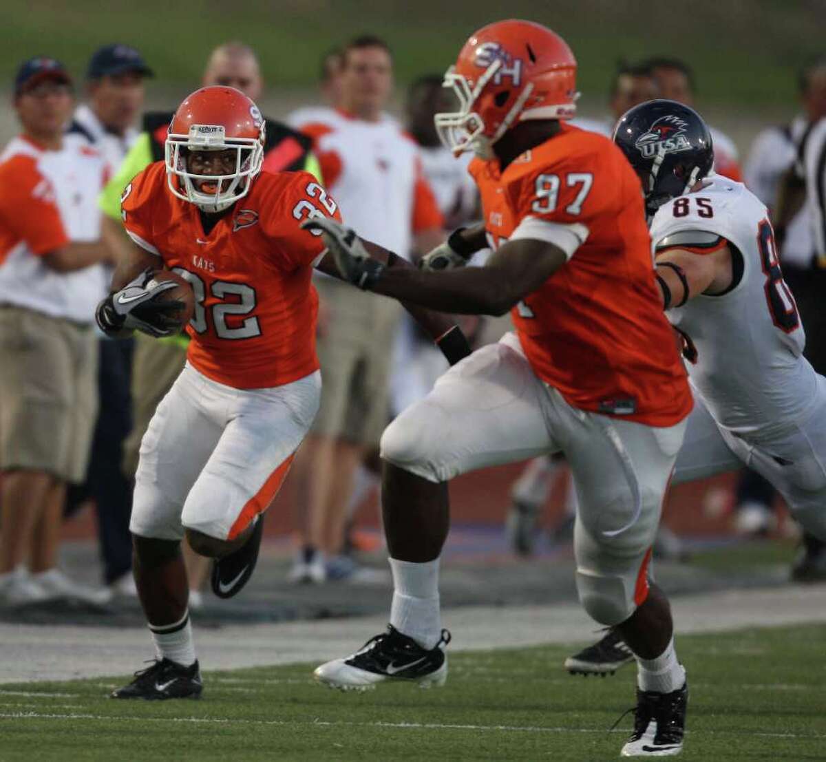 Mistakes plague UTSA against Sam Houston State