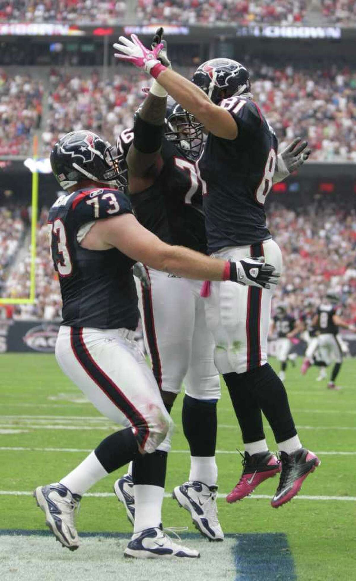 Texans beat Steelers 17-10 in a throwback game