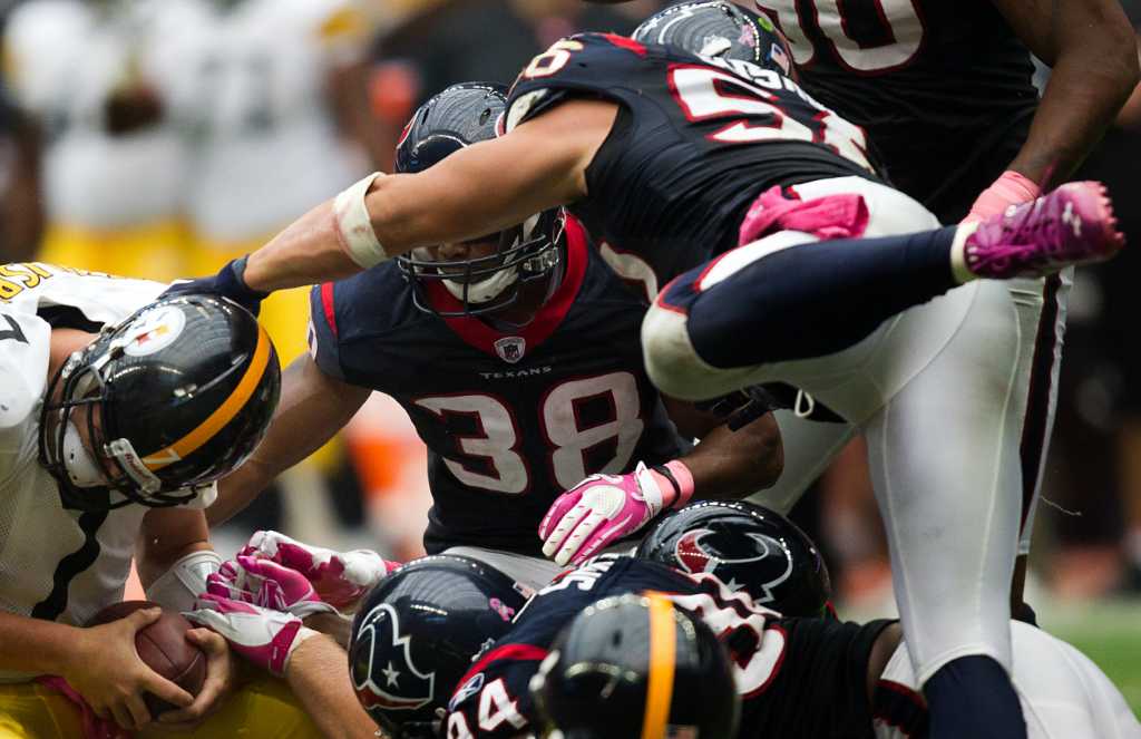 Texans beat Steelers 17-10 in a throwback game