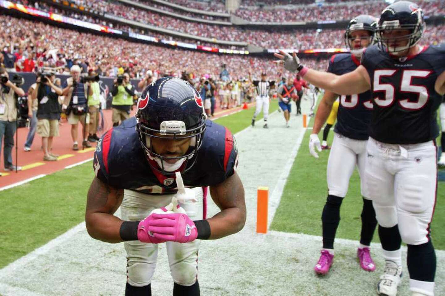 Texans beat Steelers 17-10 in a throwback game