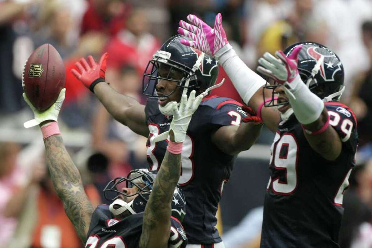 Texans beat Steelers 17-10 in a throwback game