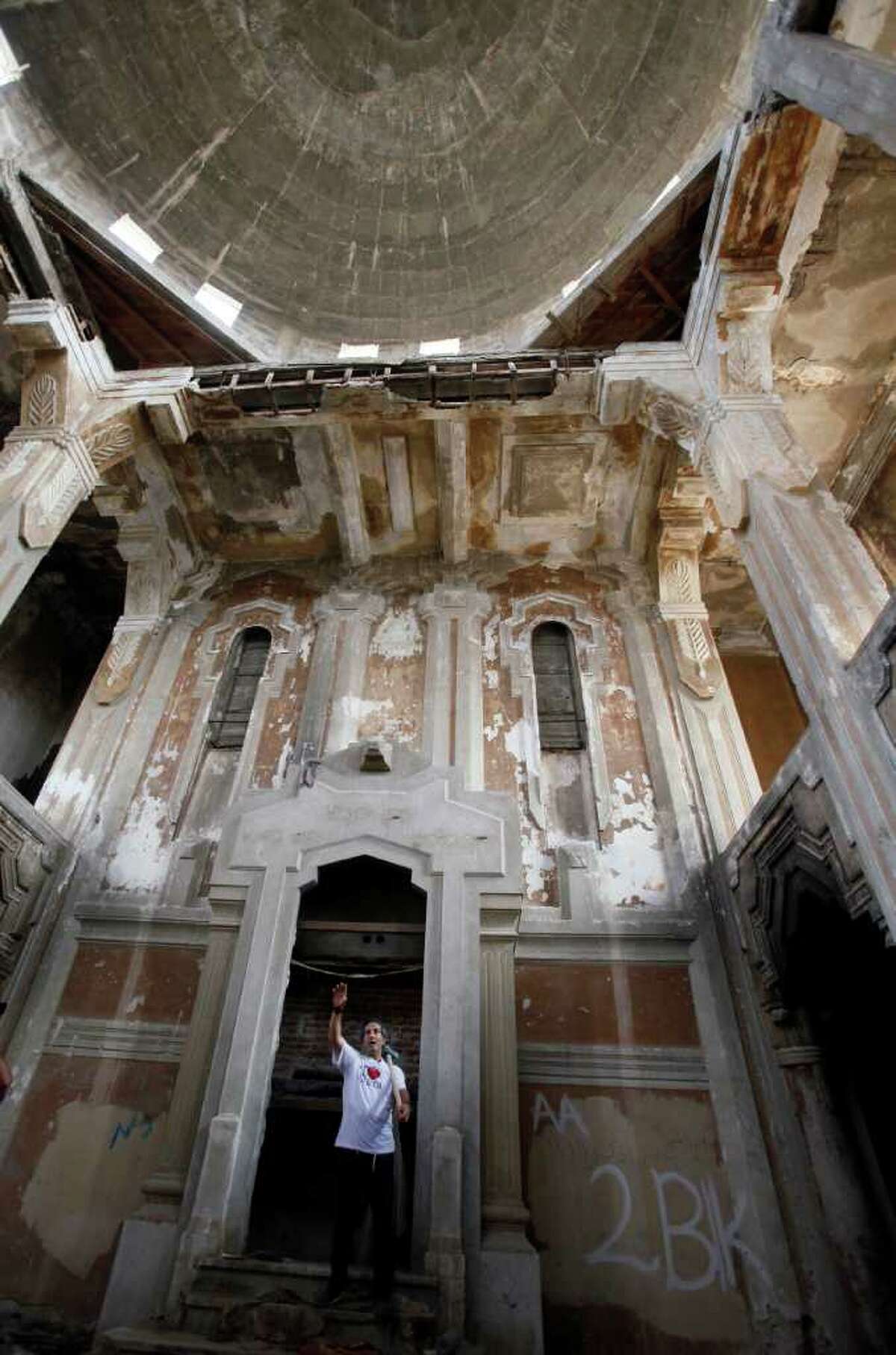 Libyan 'revolutionary Jew' to restore synagogue