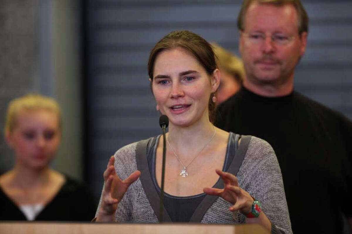 Amanda Knox returns to Seattle