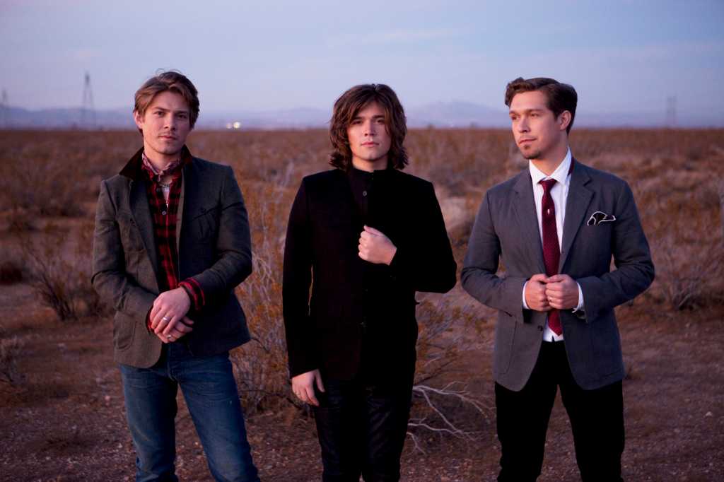 Hanson still making connections with fans