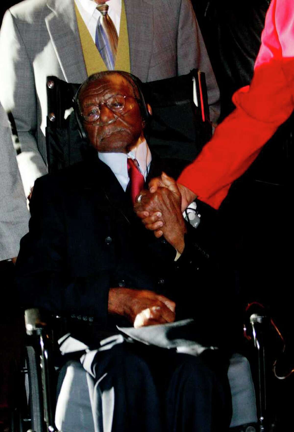 Noted civil rights leader Fred Shuttlesworth dies