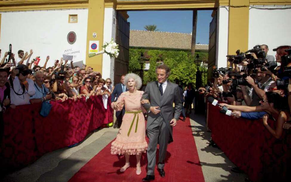 Rich Spanish duchess weds for third time at age 85