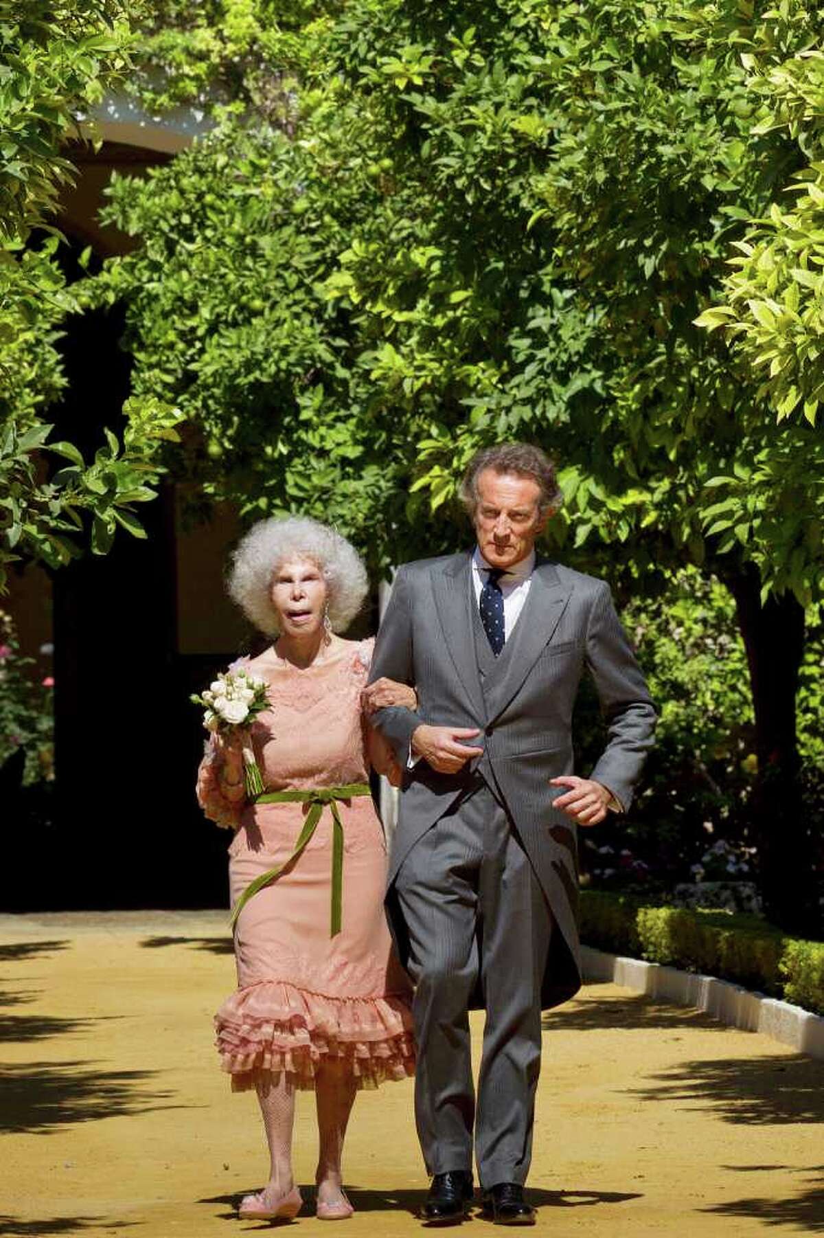 Rich Spanish duchess weds for third time at age 85