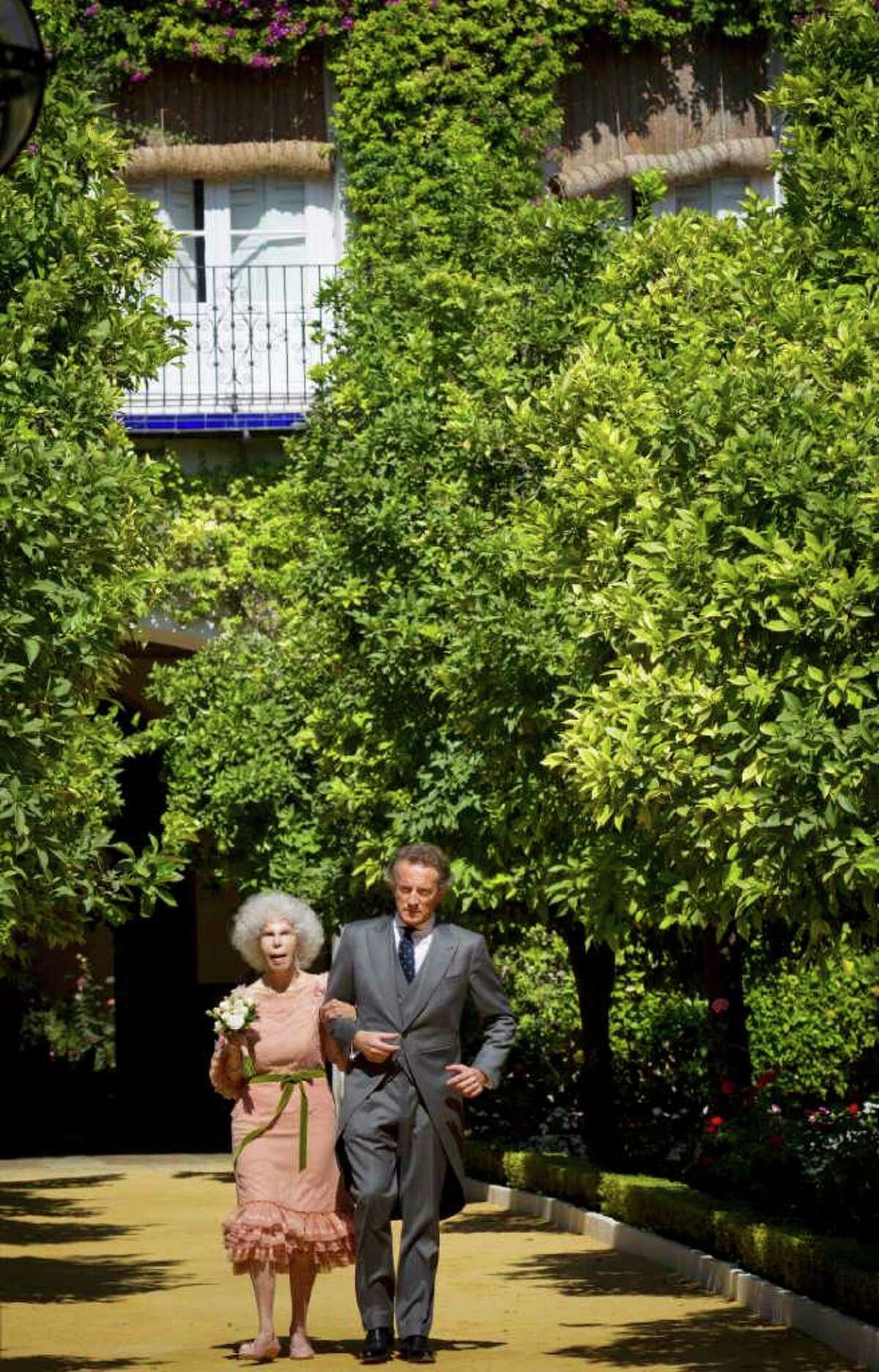 Rich Spanish duchess weds for third time at age 85