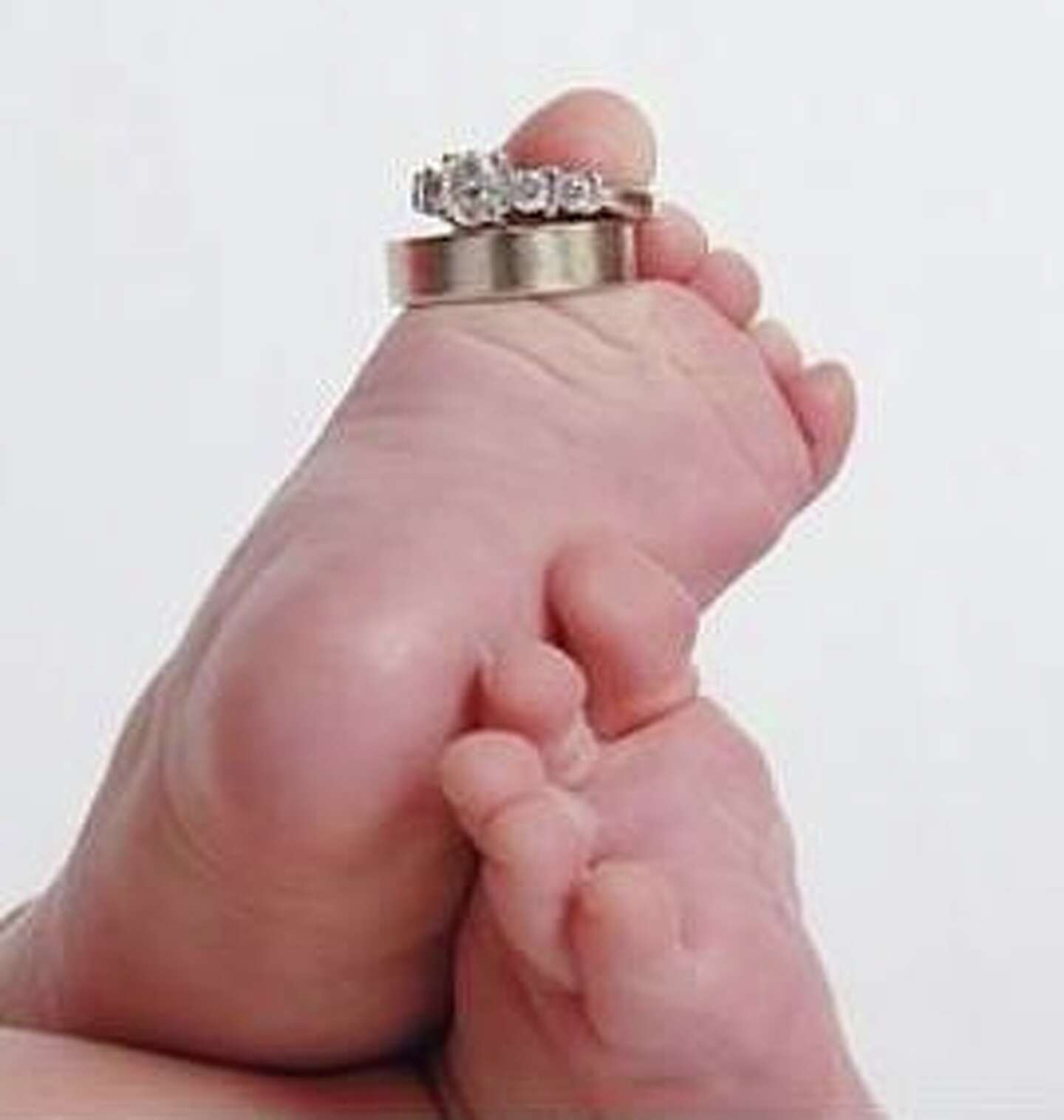 Navy SEAL widow searches for husband's ring on Facebook