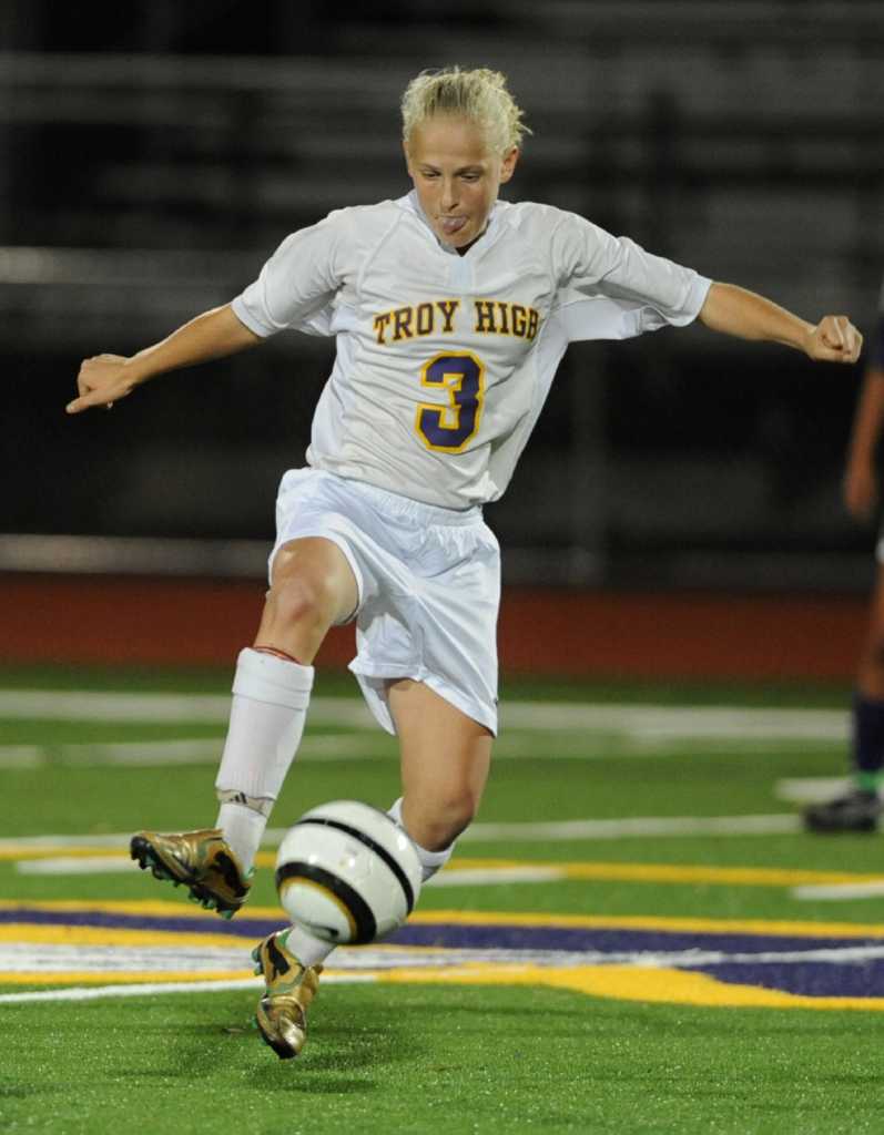 Vink-Lainas' goals power Troy win