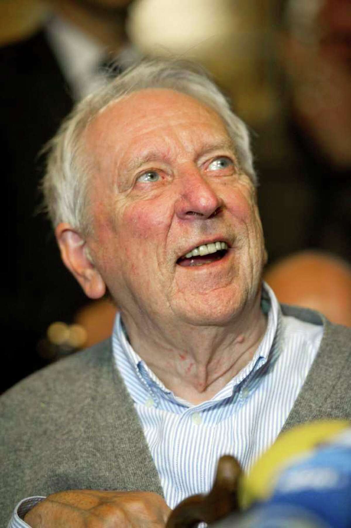 Swedish poet wins Nobel in literature