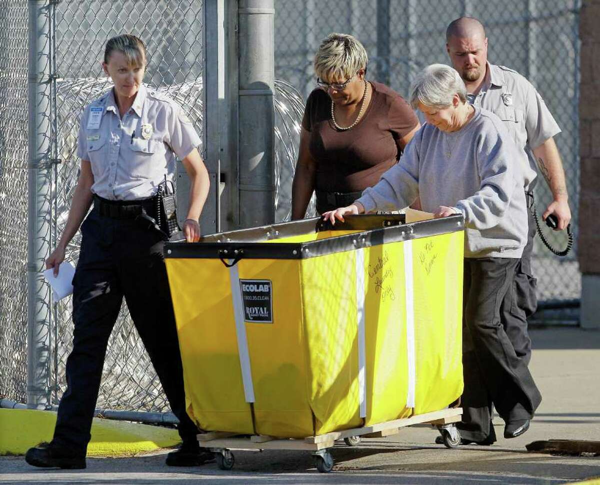 Tennessee prison frees former death row inmate