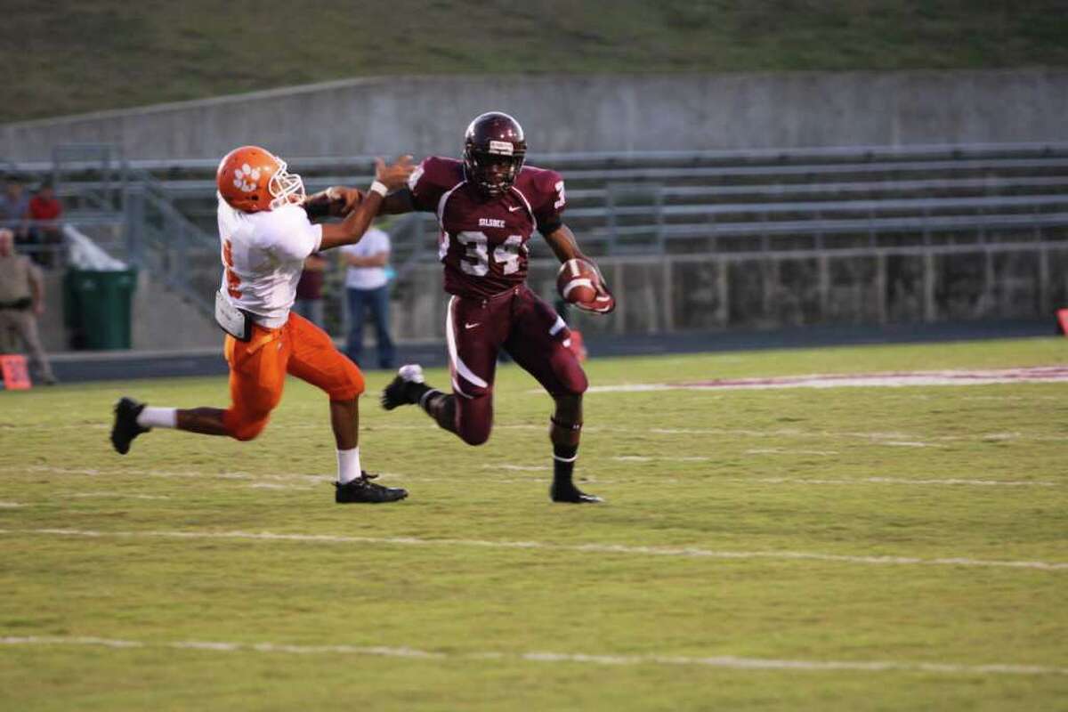 Silsbee football team holds off Orangefield for 15-7 victory