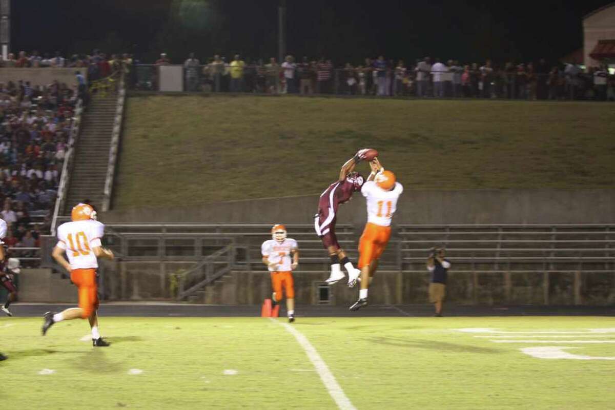 Silsbee football team holds off Orangefield for 15-7 victory