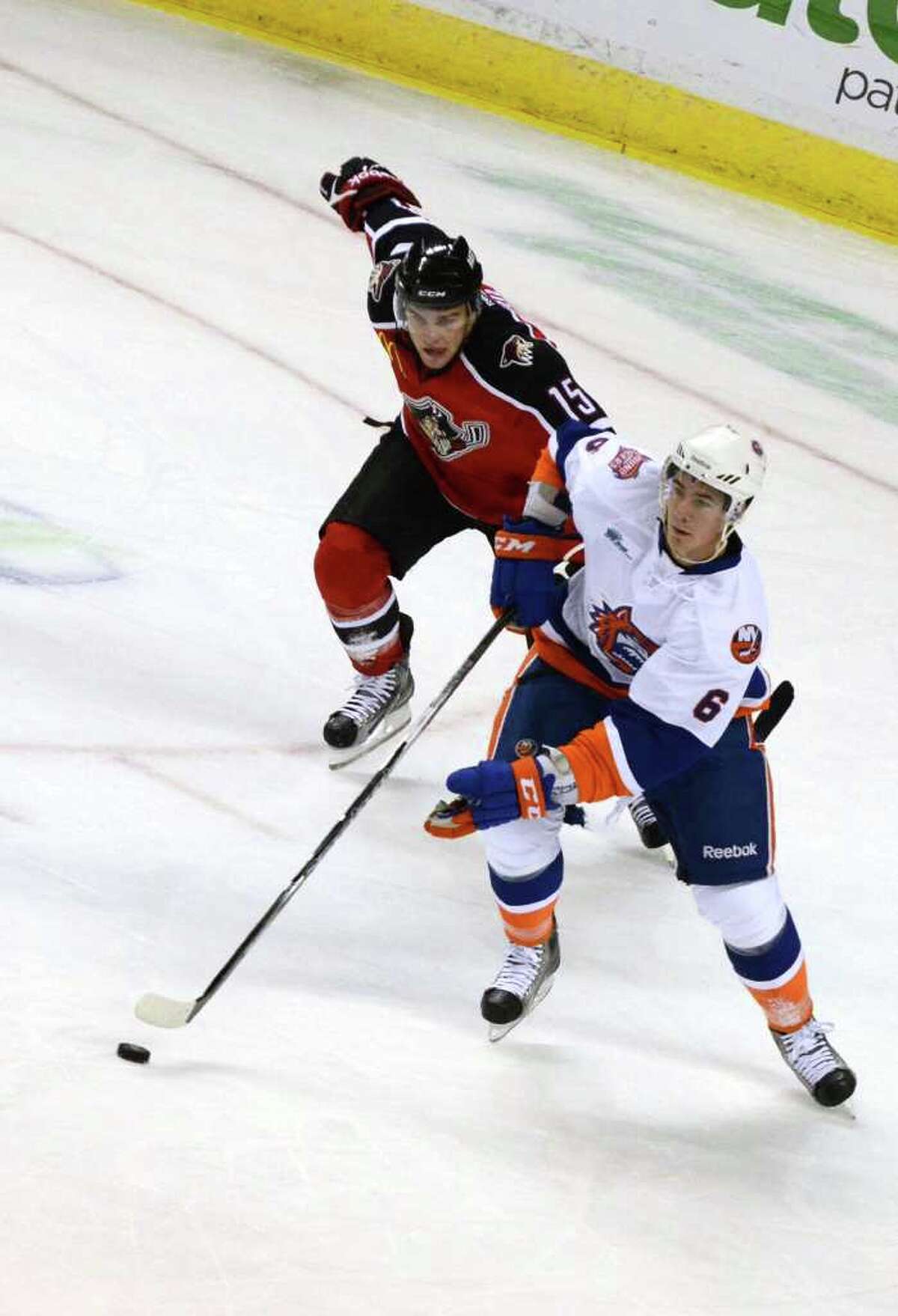 Poulin pressed as Sound Tigers fall to Pirates