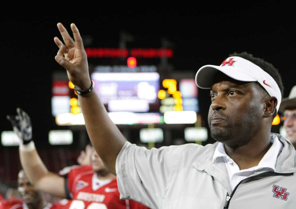 Sumlin uses video to push UH toward perfect season