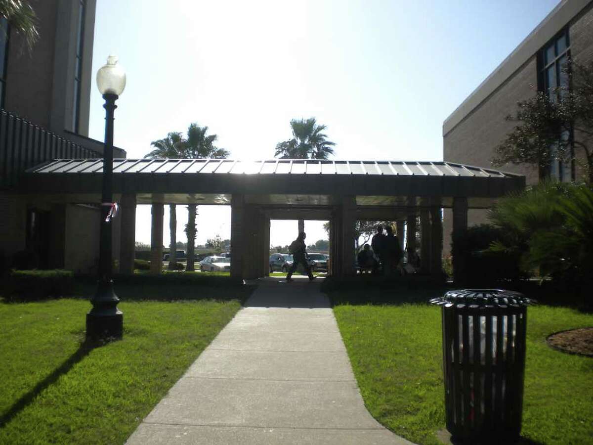 Lamar State College-Port Arthur considers adding student housing