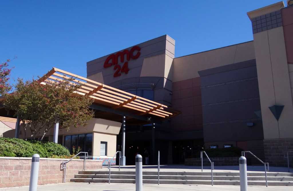 Huebner Oaks 24 to close