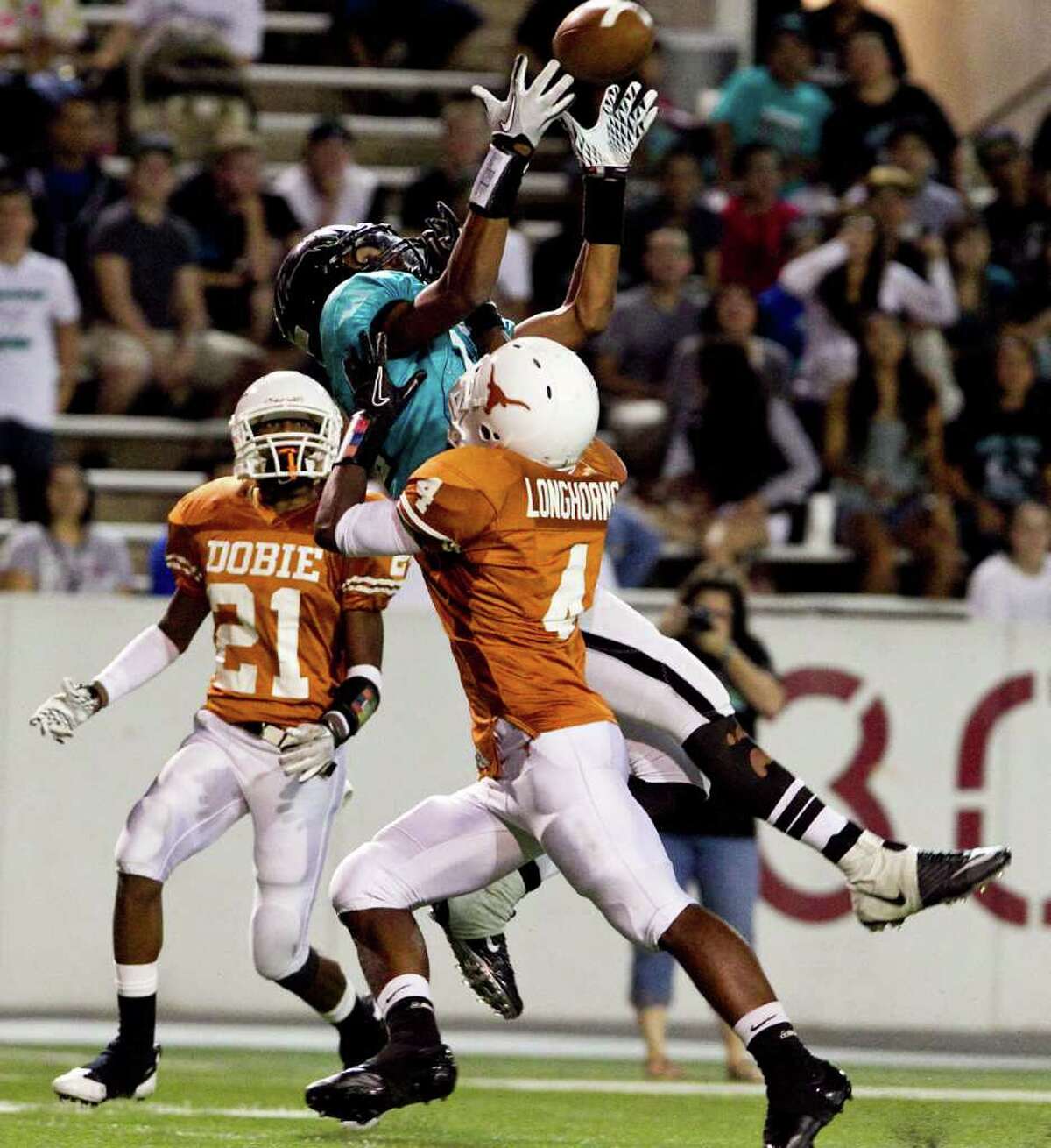 Dobie outguns Pasadena Memorial 49-37