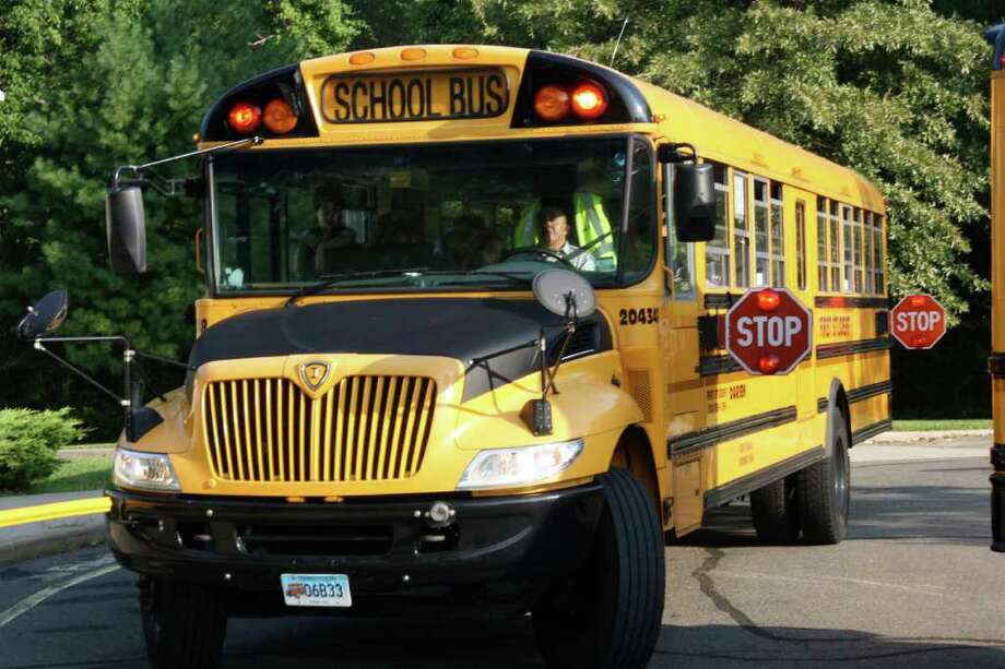 DMV: 900 buses pulled off road - Connecticut Post