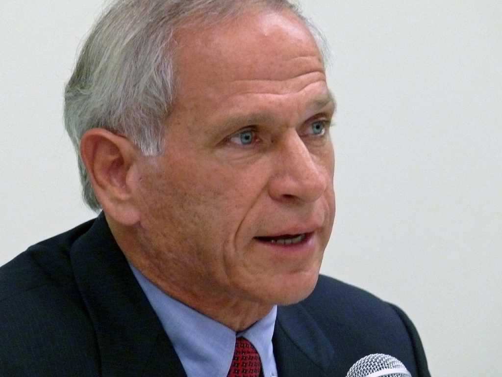 Dolan waging 'Independent' fight for first selectman