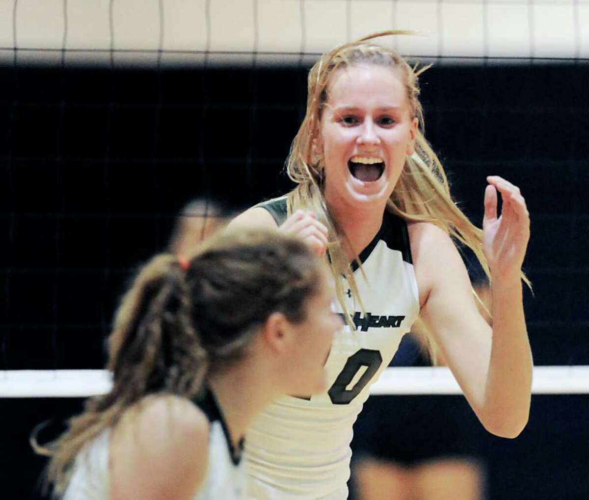 Sacred Heart volleyball sweeps King