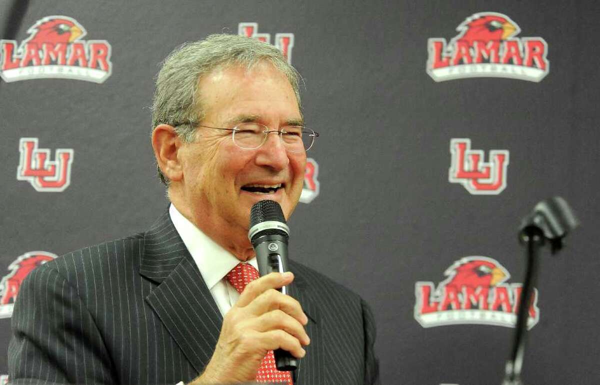 Lamar names athletic complex for Dauphin family