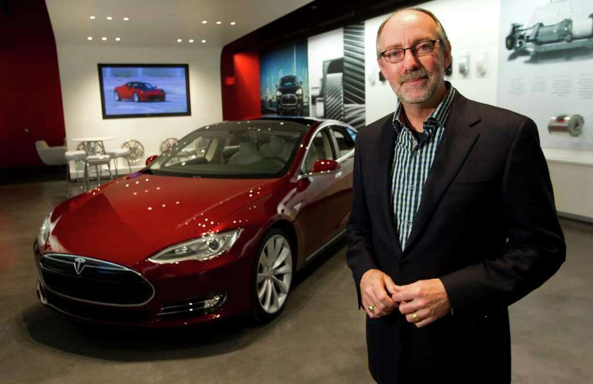 Tesla hopes to generate buzz at electric car gallery
