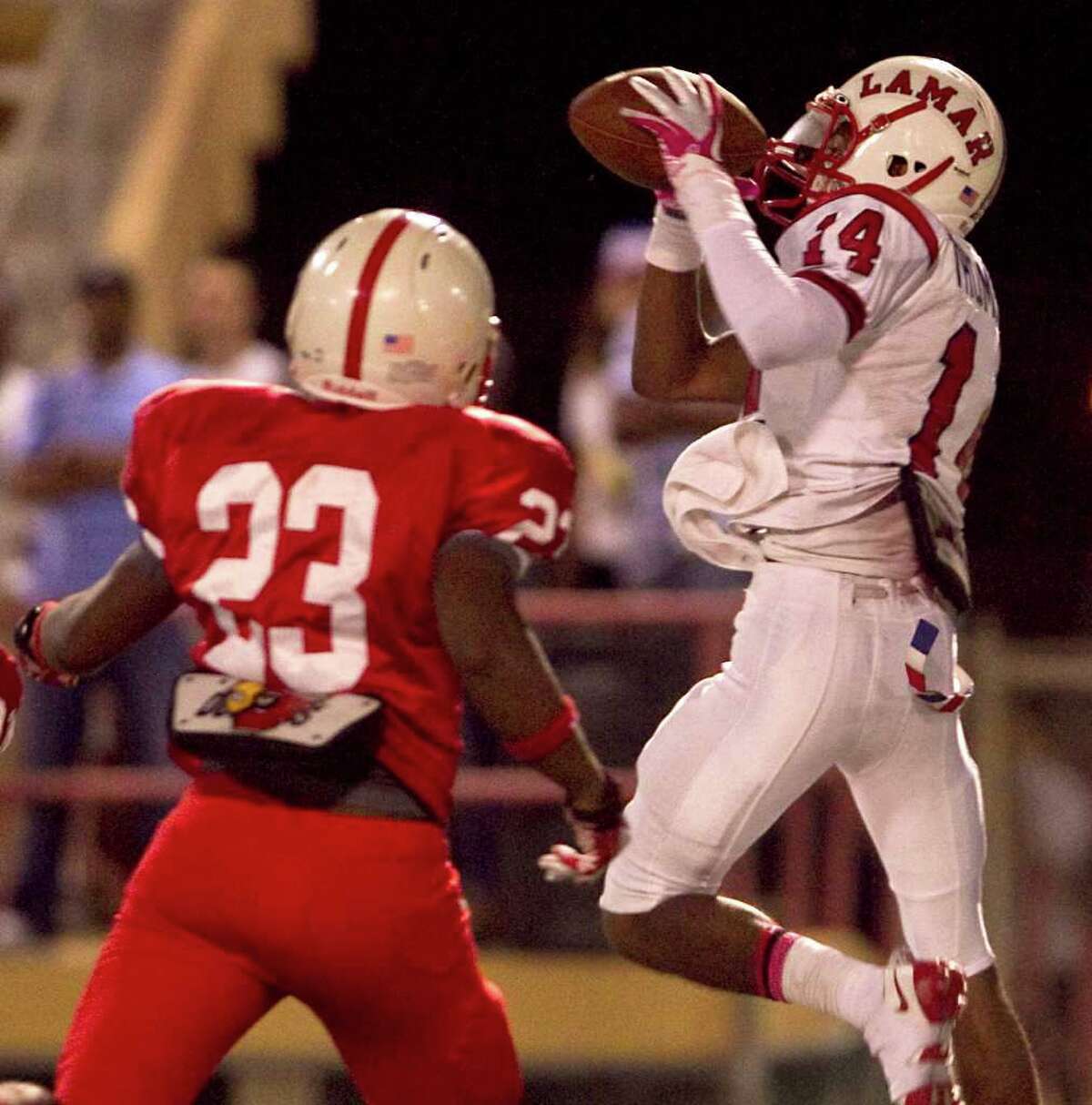 Lamar defeats Bellaire 20-16