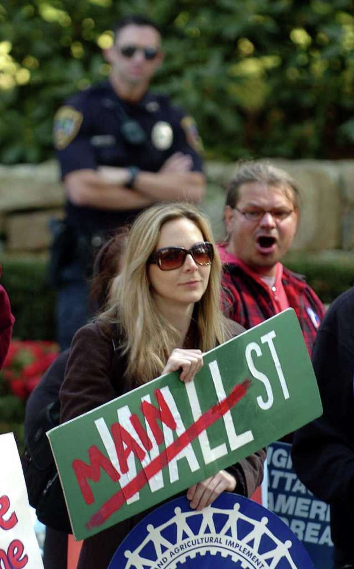 Occupy Wall Street protesters picket GE CEO in New Canaan