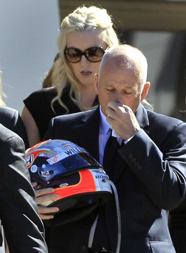 Fellow racers, family, friends pay respects to IndyCar's Wheldon
