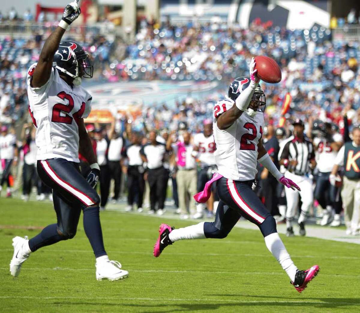 Texans grab division lead with best performance in franchise history