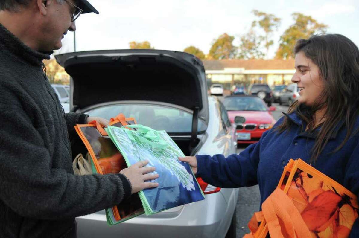 Greenwich sisters make anti-plastic push