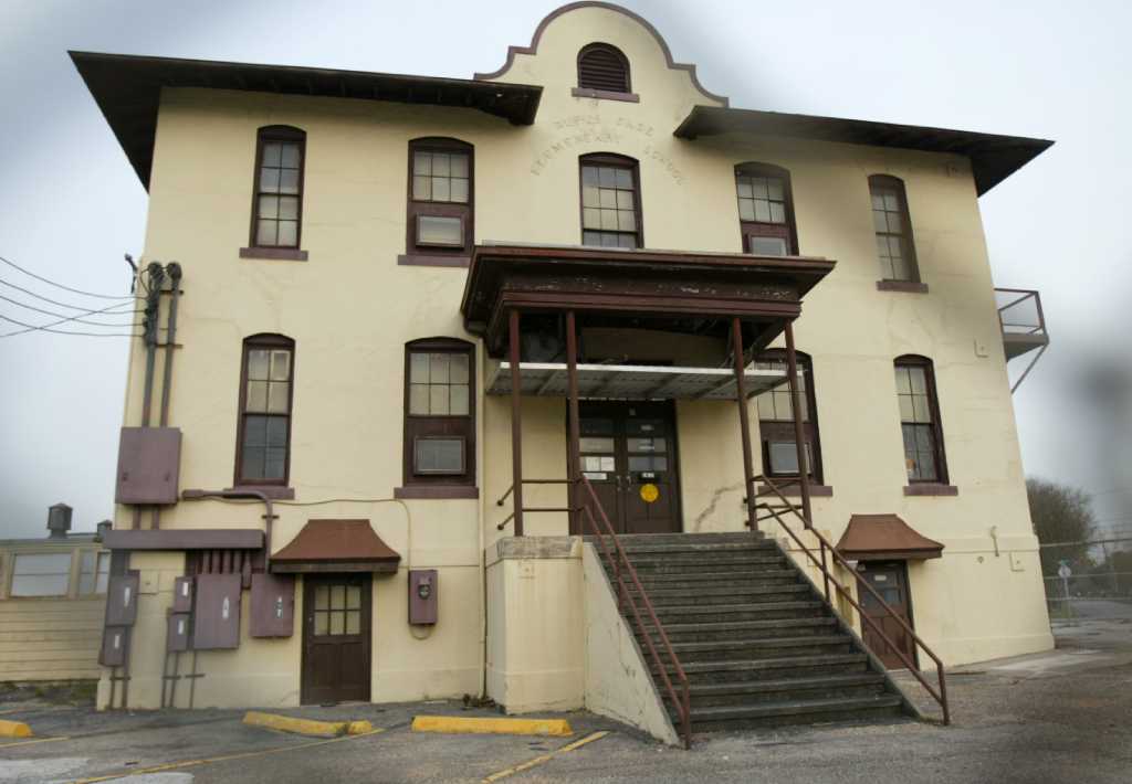 City may save old school for community