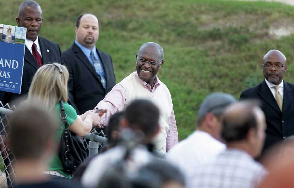 Cain electrifies crowd at tea party rally