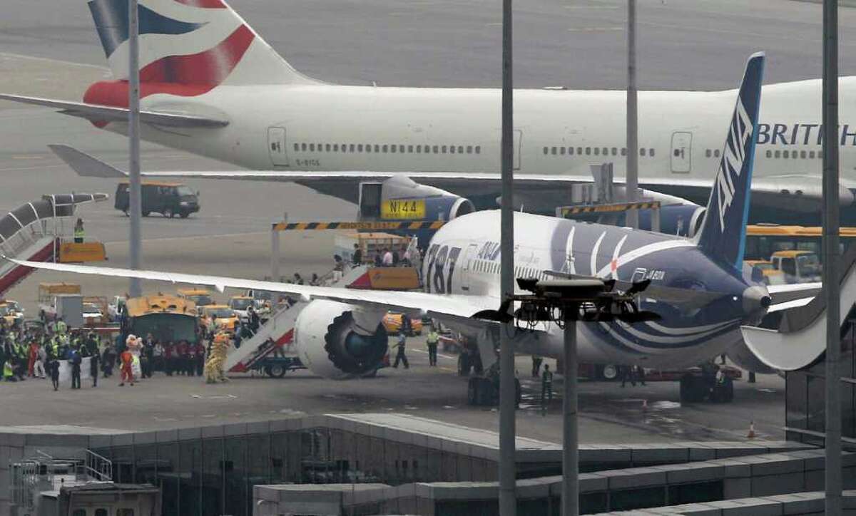 Boeing 787's inaugural flight lands in Hong Kong