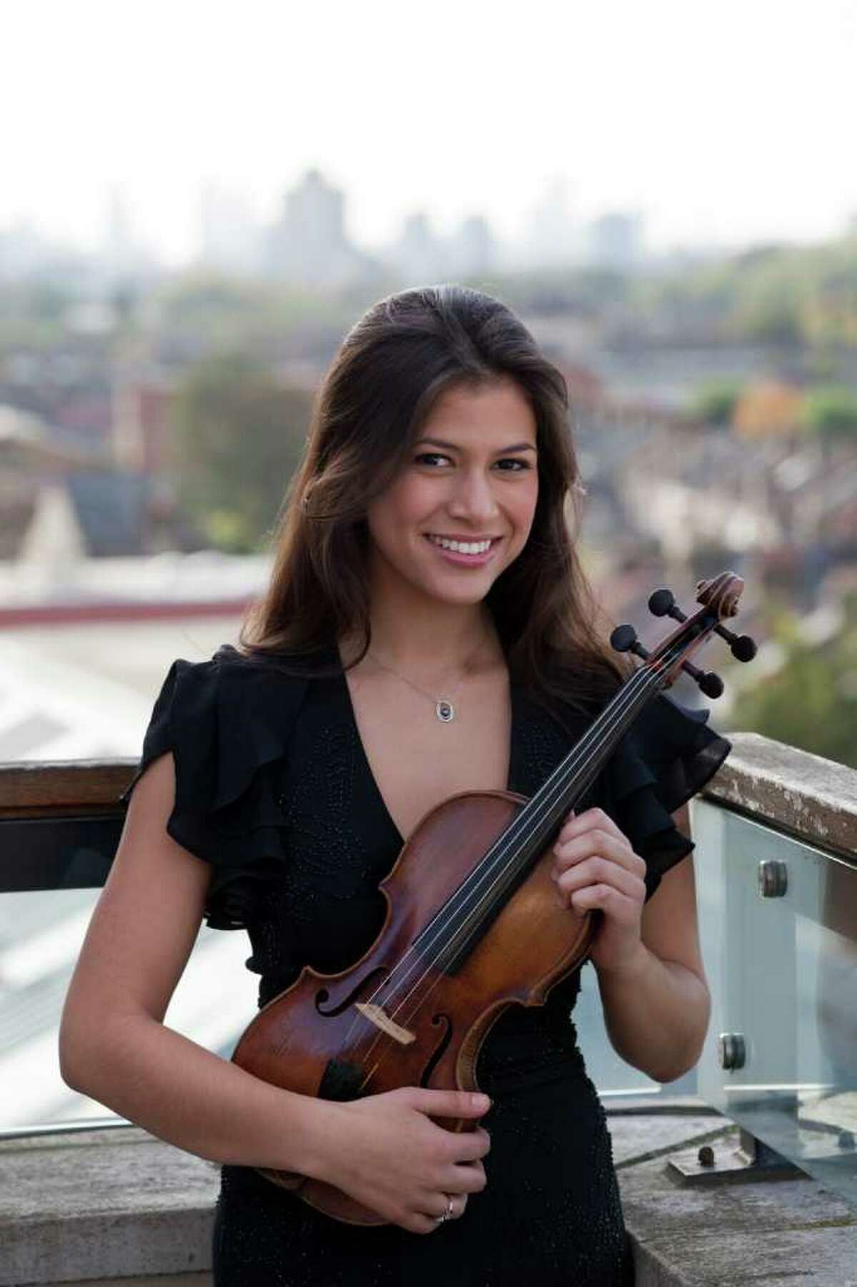 Violinist Elena Urioste joins GBS for two Mozart concerts, recital